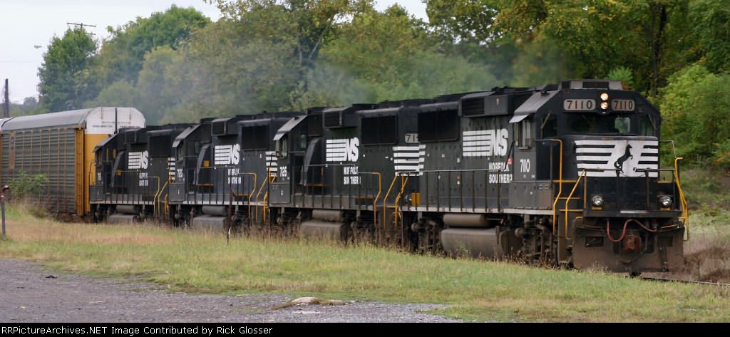 NS 212, All EMD @ 1226 hrs.